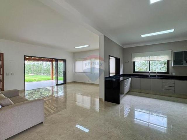 Casa de Condomínio para venda em Royal Park de 294.00m² com 3 Quartos, 1 Suite e 4 Garagens