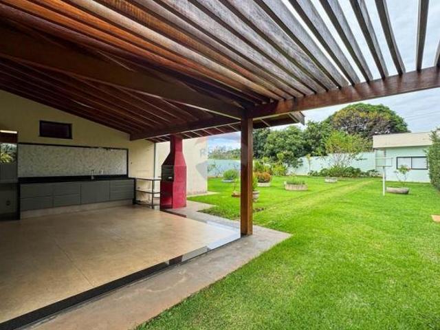 Casa de Condomínio para venda em Royal Park de 294.00m² com 3 Quartos, 1 Suite e 4 Garagens