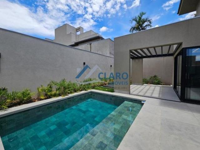Casa de Condomínio para venda em Samambaia Parque Residencial de 231.00m² com 4 Quartos, 4 Suites e