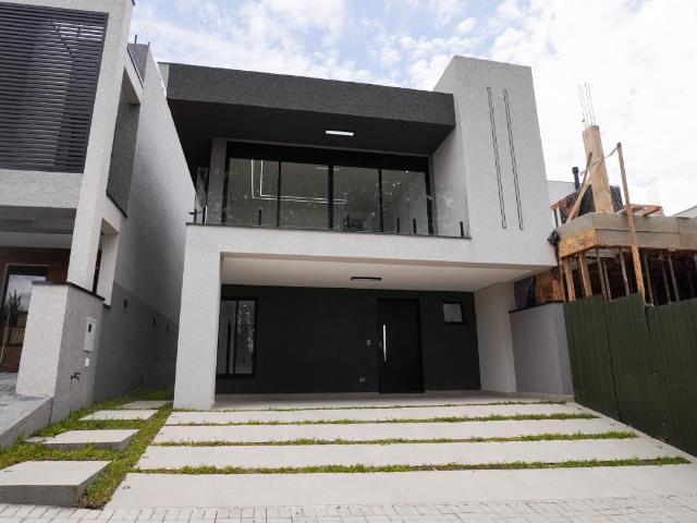 Casa de Condomínio para venda em Santa Cândida em Curitiba Paraná de 190.00m² com 4 Quartos, 1 Suíte e 2 Garagens