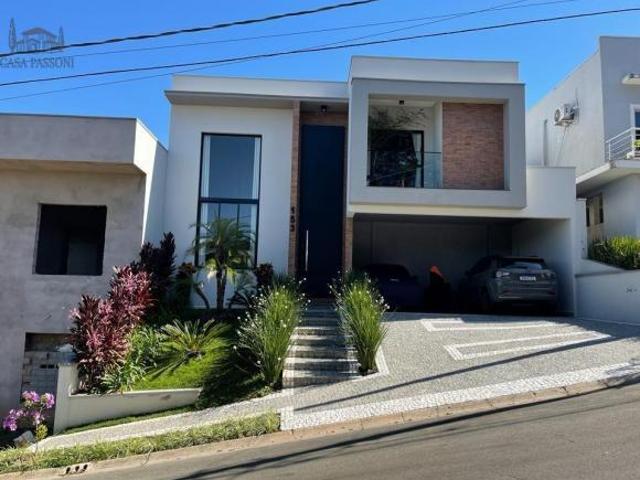 Casa de Condomínio para venda em Santa Cruz de 240.00m² com 3 Quartos, 3 Suites e 4 Garagens