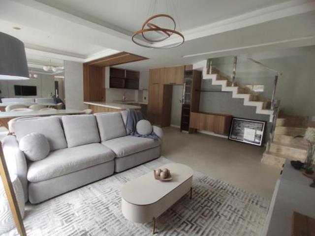 Casa de Condomínio para venda em Santa Felicidade de 191.00m² com 3 Quartos, 1 Suite e 2 Garagens