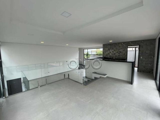 Casa de Condomínio para venda em Santa Rosa de 226.00m² com 3 Quartos, 3 Suites e 6 Garagens