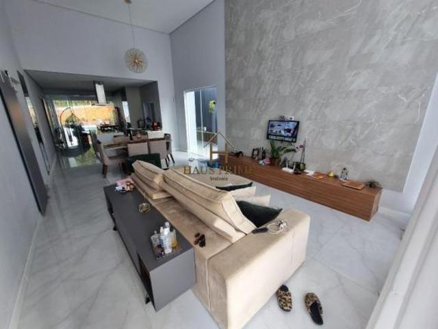 Casa de Condomínio para venda em San Diego de 240.00m² com 3 Quartos, 1 Suite e 8 Garagens