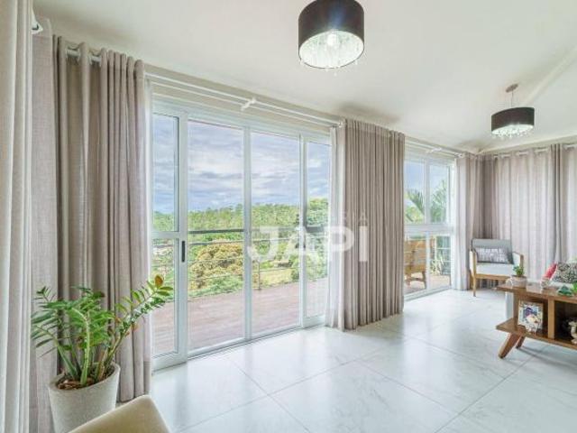 Casa de Condomínio para venda em Serra Dos Lagos de 215.00m² com 3 Quartos, 1 Suite e 4 Garagens