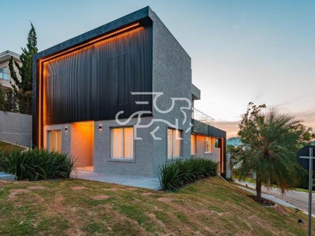 Casa de Condomínio para venda em Suru de 289.00m² com 3 Quartos, 3 Suites e 4 Garagens