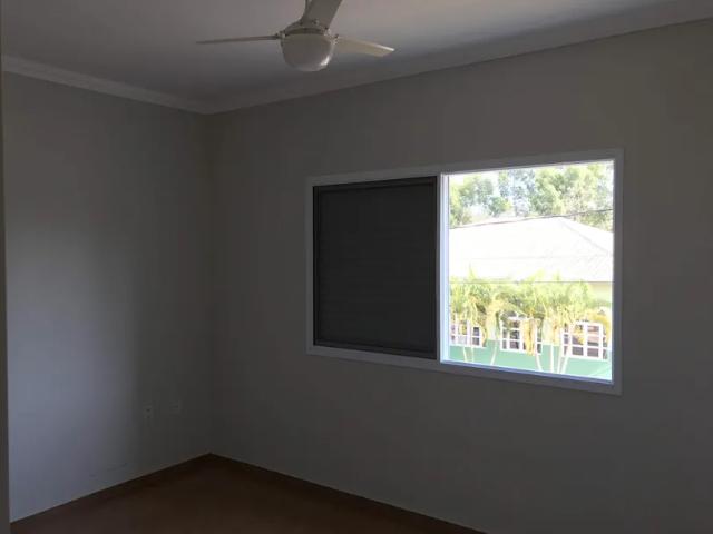 Casa de condomínio para venda possui 268 metros quadrados com 3 quartos