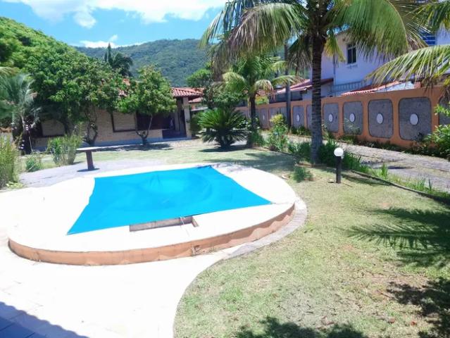 Casa de condomínio para venda possui 370 metros quadrados com 4 quartos