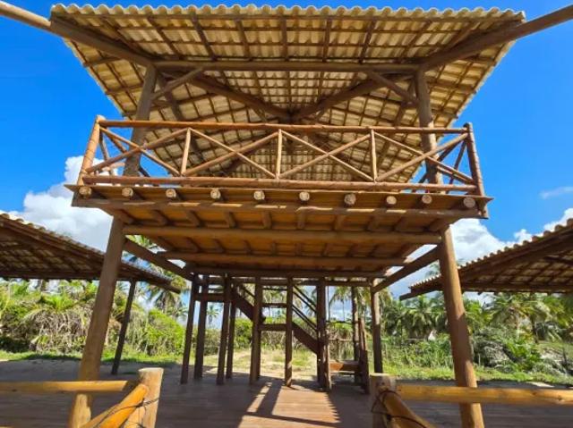 Casa de condomínio para venda possui 553 metros quadrados