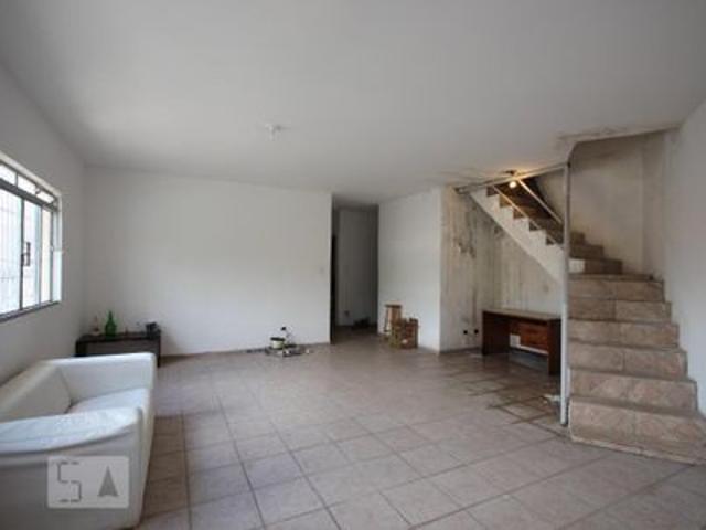 Casa de condomínio para alugar com 200m², 3 quartos e sem vaga
