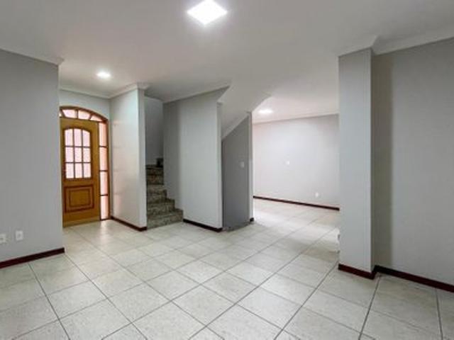 Casa de condomínio para alugar com 232m², 3 quartos e 3 vagas