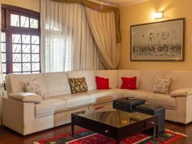 Casa de condomínio para alugar com 380m², 4 quartos e 2 vagas