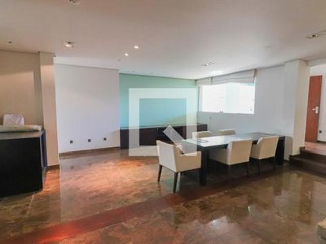 Casa de condomínio para alugar com 420m², 4 quartos e 5 vagas