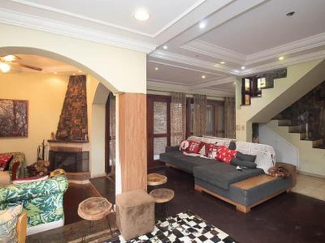 Casa de condomínio para alugar com 588m², 4 quartos e 5 vagas