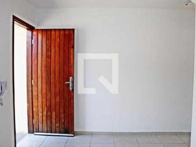 Casa de condomínio para alugar com 60m², 2 quartos e sem vaga