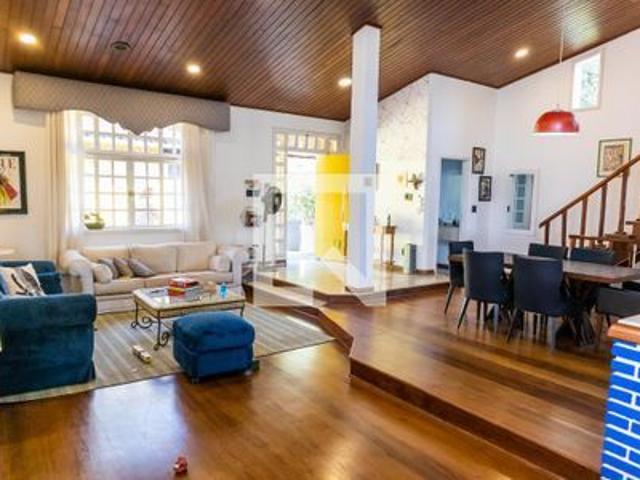 Casa de condomínio para alugar com 750m², 4 quartos e 2 vagas