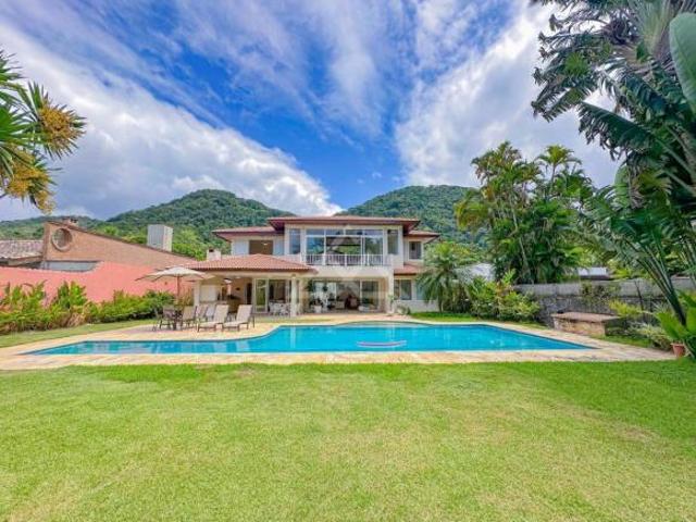 Casa de Condomínio pé na areia, com 307m e 4 suítes na Praia Dura, em Ubatuba