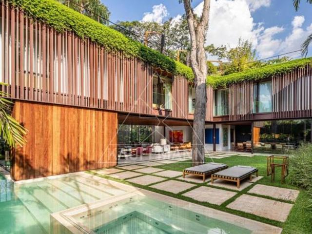 Casa de Condomínio, Venda no Alto de Pinheiros 4 Suítes 6 Vagas 1600m² de Área Construída
