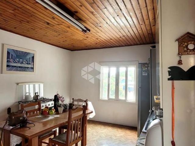 Casa de dois andares com 6 dormitórios bairro São Francisco Farroupilha RS