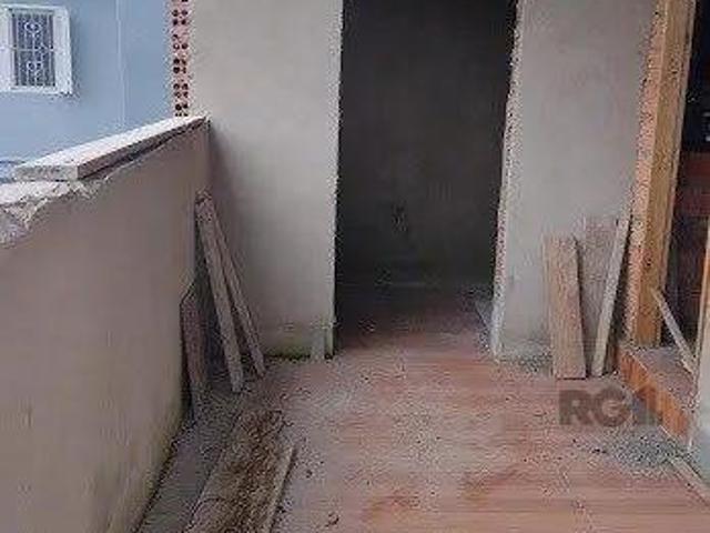 Casa de dois dormitórios localizada no Bairro Nonoai