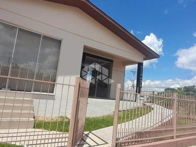 Casa de dois pisos com elevador e 2 salas comerciais próxima ao centro de Vacaria!