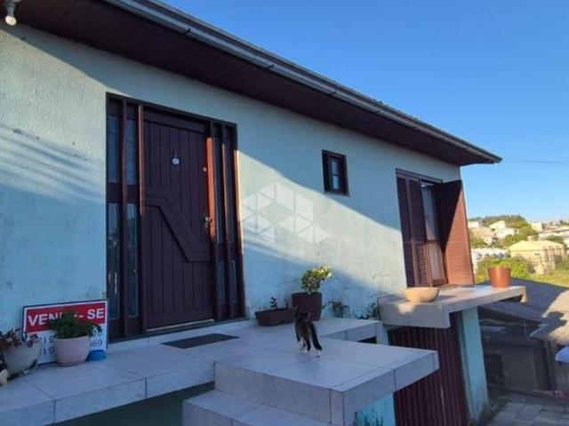 Casa de dois pisos no bairro América Farroupilha