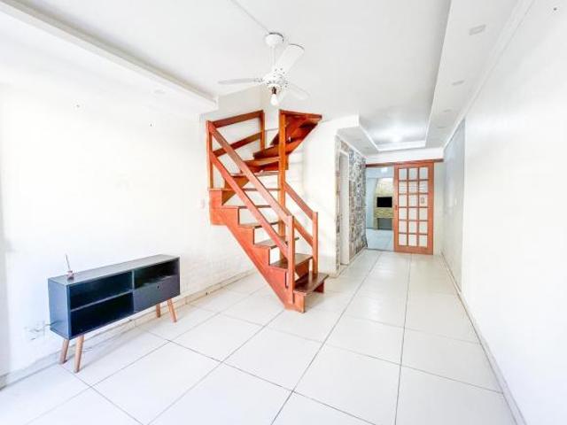 Casa de dois quartos, uma vaga de garagem, em condomínio fechado em Porto Alegre