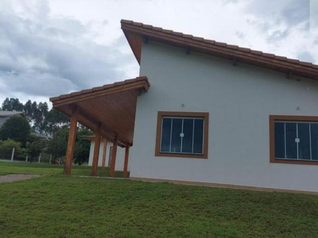 Casa de em Condomínio: 4 Quartos, 1 Suíte, 3 Salas, 5 Banheiros, 4 Vagas de Garagem, 300m² Braganç