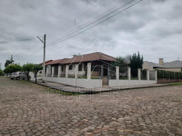 Casa de Esquina 03 dormitórios 180 m2 privados terreno 450 m2 Bairro Imigrante