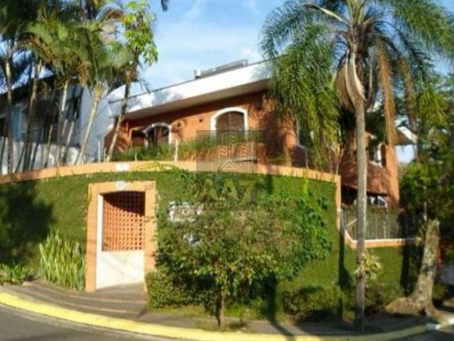 Casa de esquina 4 dorm. condomínio fechado Jardim Olympia