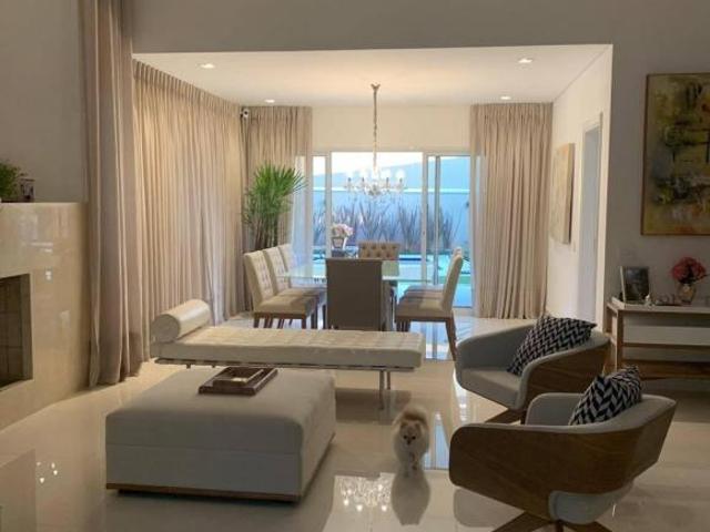 CASA DE ESQUINA, 4 DORMITÓRIOS E LAZER COMPLETO RESIDENCIAL 11 ALPHAVILLE