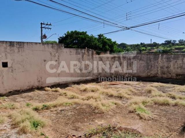Casa de esquina com ótima localização, a 5 minutos do centro da cidade