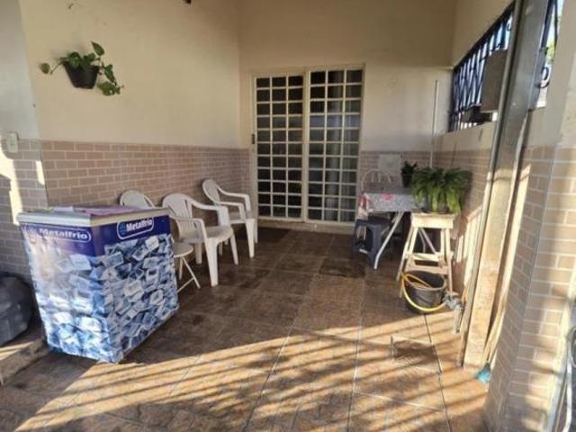 Casa de esquina com duas residências em funcionamento! Possibilidade de Financiamento!