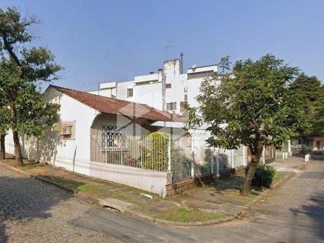 CASA DE ESQUINA COM EXCELENTE POTENCIAL