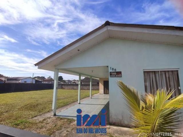 Casa de esquina com espaço de terreno