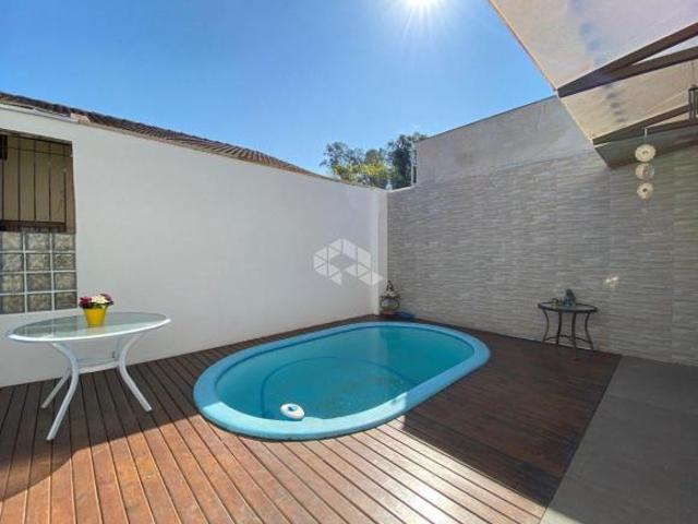 Casa de esquina com espaço gourmet e piscina, proximo do centro em Santa Cruz do Sul