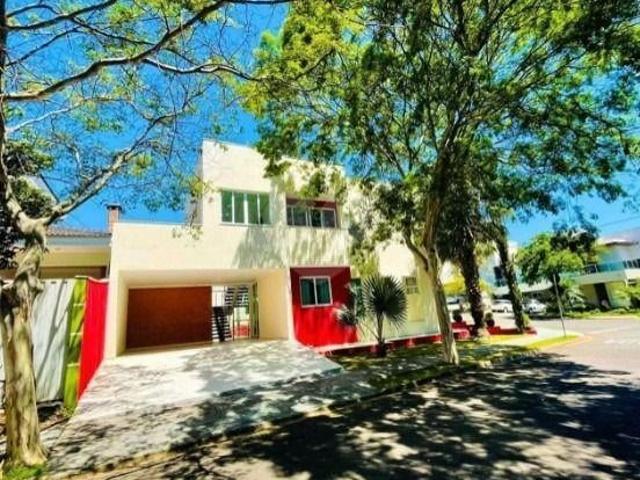 Casa de Esquina com Piscina, Cinema e Área Gourmet no Villa dos Inglezes