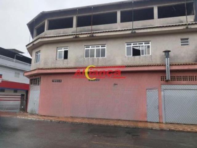 CASA DE ESQUINA COM SALÃO COMERCIAL