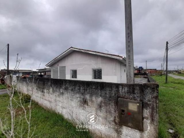 Casa de esquina com 03 quartos e sobra de terreno