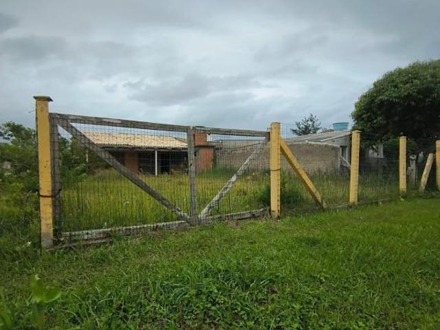 Casa de esquina com 2 dormitorios em Quintão