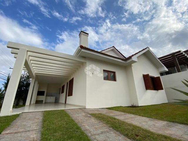 CASA DE ESQUINA COM 3 DORMITÓRIO E SUÍTE PRÓXIMA AO CENTRO