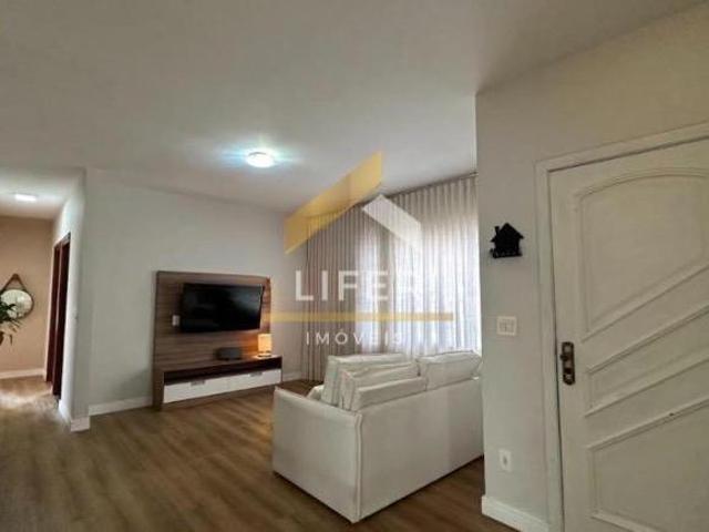 Casa de Esquina com 3 Dormitórios, Espaço Gourmet e 5 Vagas em Excelente Localiz