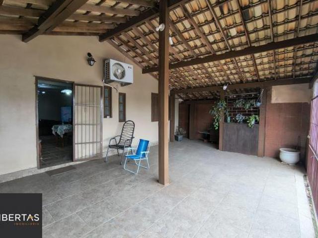 Casa de esquina com 3 dormitórios no bairro Campo Novo