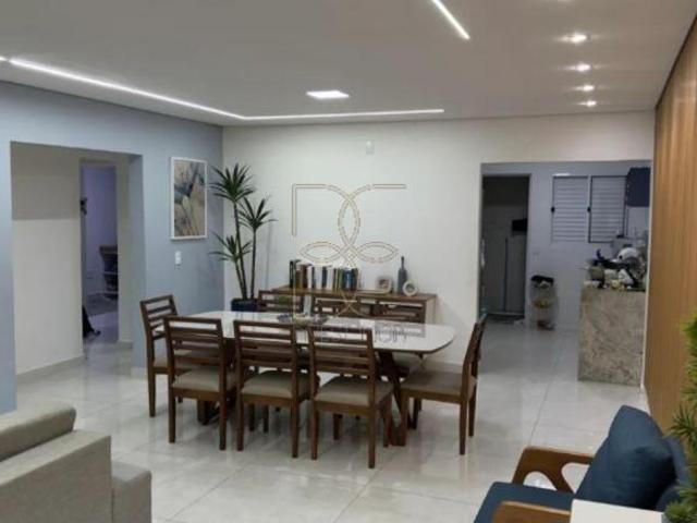 CASA DE ESQUINA COM 3 QUARTOS – QI 8 | GUARÁ I 300m