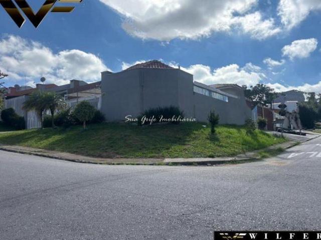 Casa de Esquina com 3 Quartos, Suíte e Espaço Gour