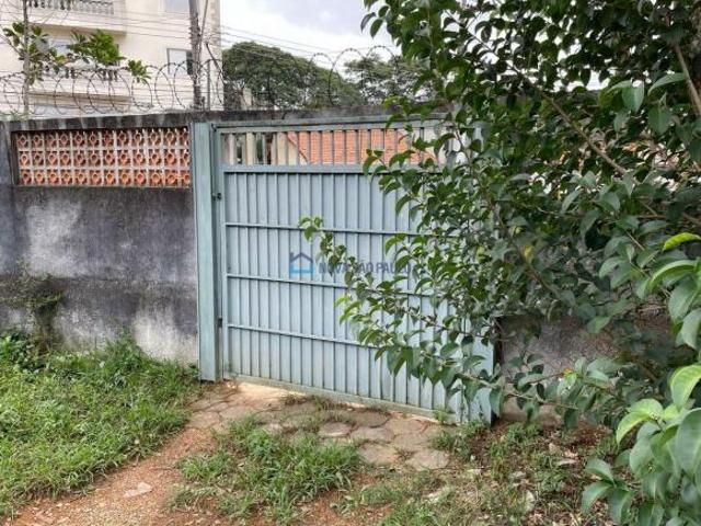 Casa de esquina com 450 metros de terreno ao lado do Terminal Jabaquara