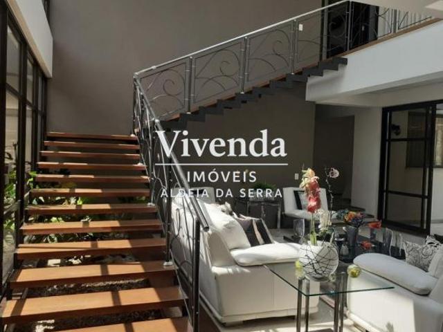 Casa de esquina com 4 suítes, lazer completo e vista para o condomínio