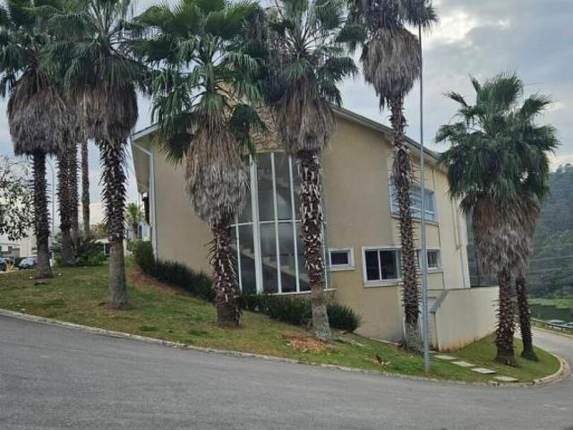 Casa de Esquina com 985m2 no Residencial Villa Solaia Locação ou Venda
