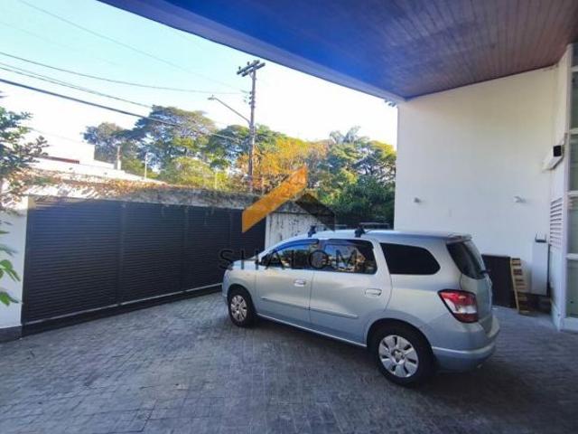 Casa de esquina à venda e locação no Butantã
