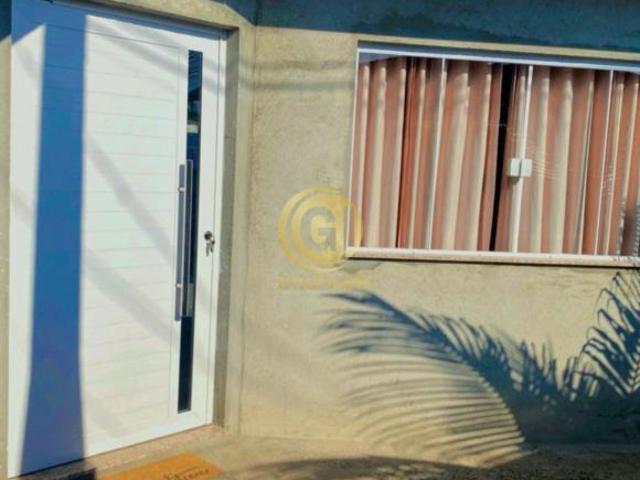 Casa de Esquina à Venda em Jacareí SP: 3 Quartos, 1 Suíte, 2 Banheiros, 2 Vagas Espaço, Conforto e